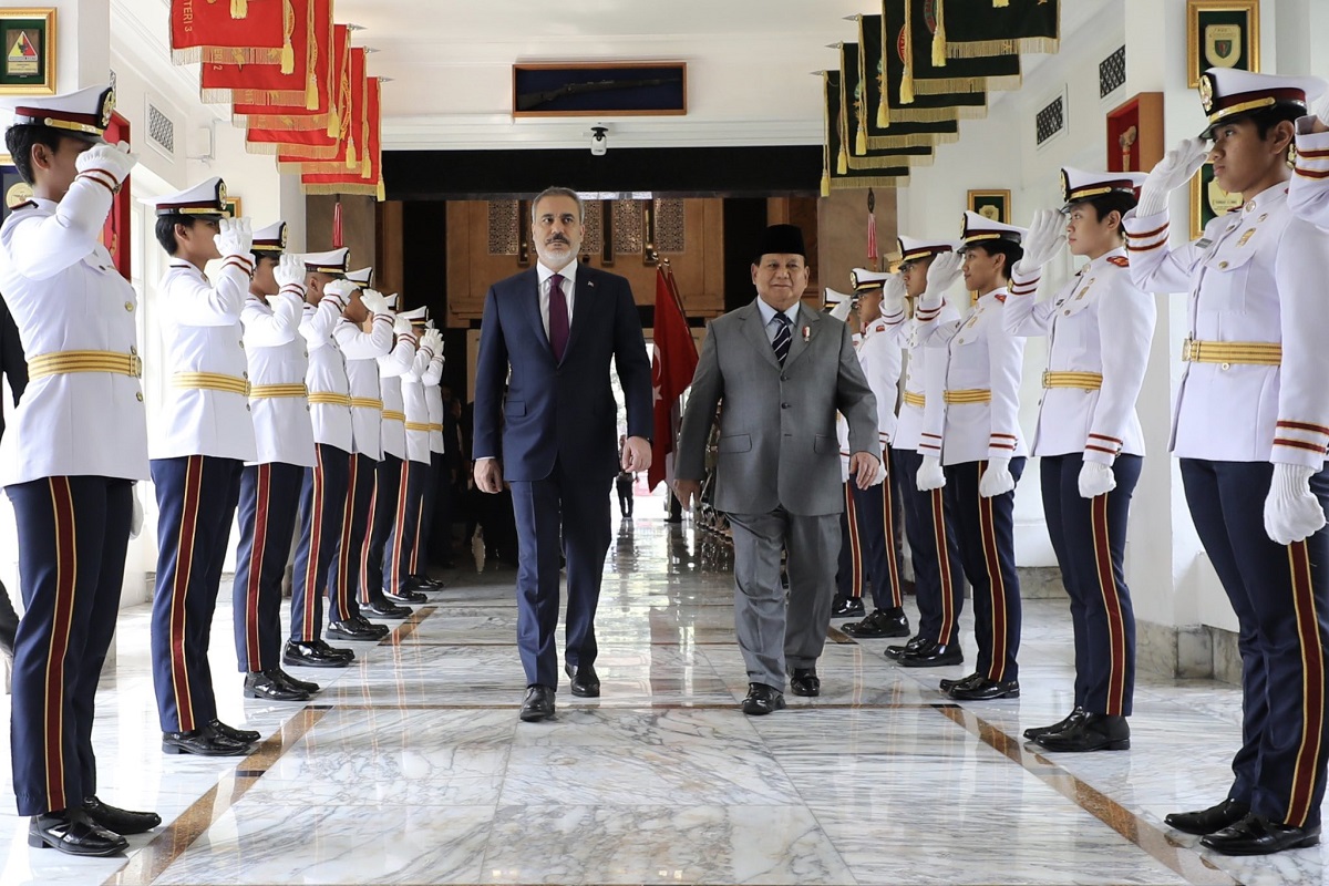 Indonesia Defence Minister Prabowo Receives Turkish Foreign Minister Hakan, Discusses Defence ...